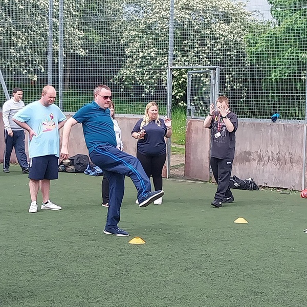 Autism East Midlands | Mansfield Rugby Club welcomes Sherwood Centre…